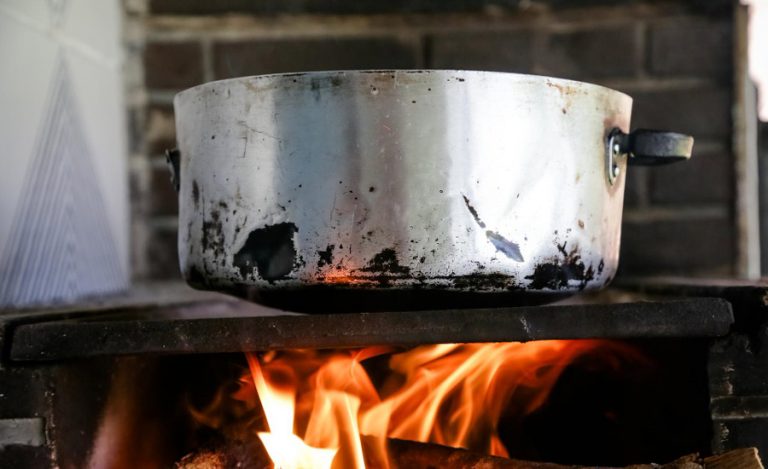 ≡ Cuisiner au Feu de Bois : 4 techniques à connaître et à essayer