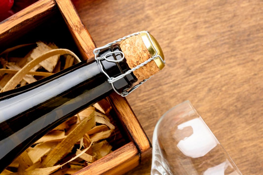 ≡ Sabrer le Champagne : Comment Faire ? L'origine de la Pratique