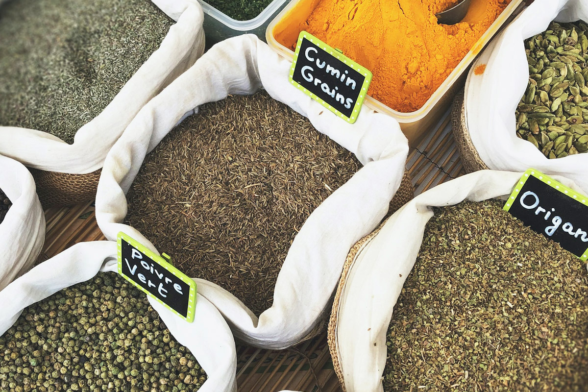 Tout Savoir sur le Cumin : Graines, Poudre, Bienfaits & Recettes